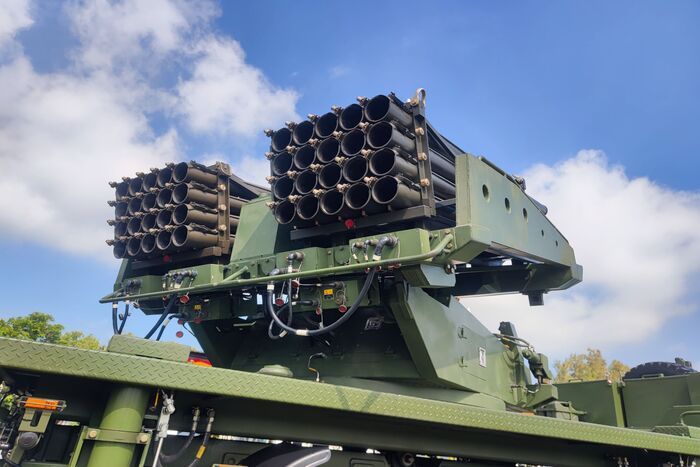 สทป. ส่งมอบต้นแบบรถฐานยิงจรวดหลายลำกล้องอเนกประสงค์ (Multi-Purpose ...